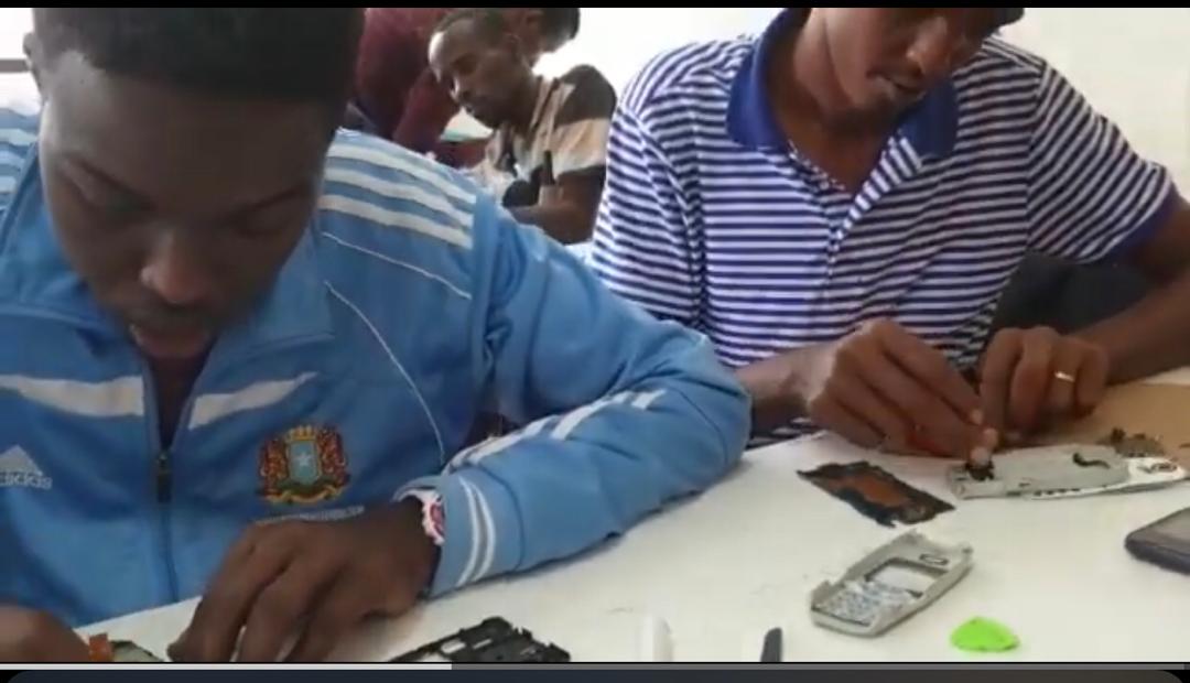 Become A Skilled mobile phone Device Repair – RTM Services And Training ...